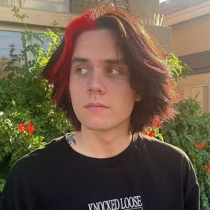 Middle Part Hairstyles For Men To Transform Your Look - The Guy Looks
