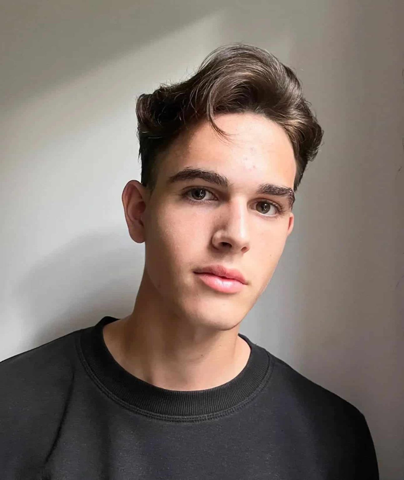 Hairstyles For Men With Big Foreheads For A Confident Look - The Guy Looks